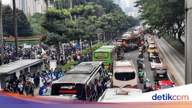 Apel Siaga Perubahan NasDem di GBK Usai, Lalin Jl Sudirman Macet Apel Siaga Perubahan NasDem di GBK Usai, Lalin Jl Sudirman Macet