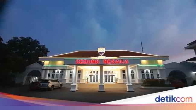 Melihat Megahnya Gedung Negara Peninggalan Bersejarah di Sumedang