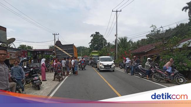 Diseruduk Truk Fuso, Pasutri di Kuansing Tewas Diseruduk Truk Fuso, Pasutri di Kuansing Tewas