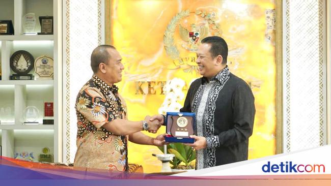 Bamsoet Dukung Penerbitan Buku 'Perang Rusia Vs Ukraina' Kabais TNI Bamsoet Dukung Penerbitan Buku 'Perang Rusia Vs Ukraina' Kabais TNI