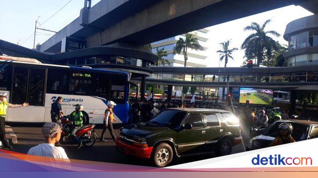 Ada Demo di CSW Jaksel, Lalin Macet hingga Bundaran Senayan