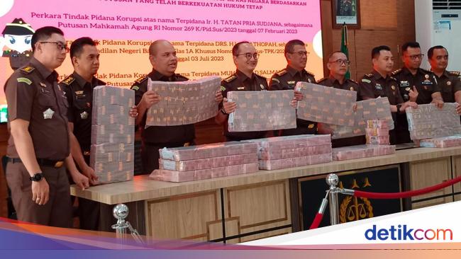 Kejari Kota Bandung Kembalikan Uang Korupsi Rp 14,3 M ke Kas Negara