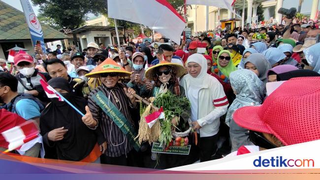 Jalan Sehat Peringati Muharram Bareng Gubernur Khofifah Berhadiah Umrah ... Jalan Sehat Peringati Muharram Bareng Gubernur Khofifah Berhadiah Umrah ...