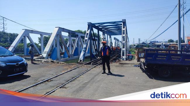 TAA Polda Jateng Periksa Lokasi Tabrakan KA Brantas Vs Truk di Semarang