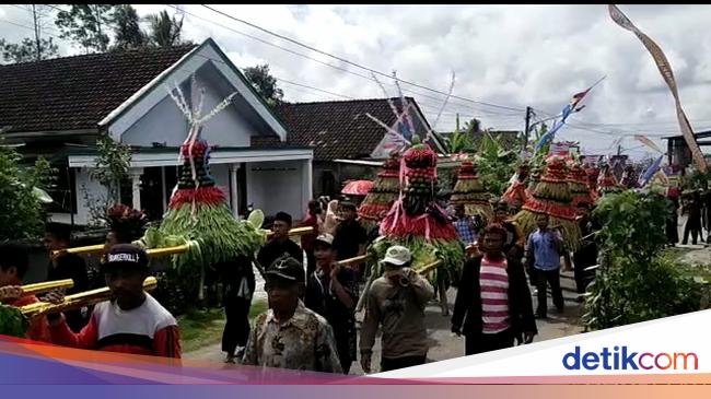 Menengok Tradisi Grebeg Gunungan Suro di Lereng Semeru