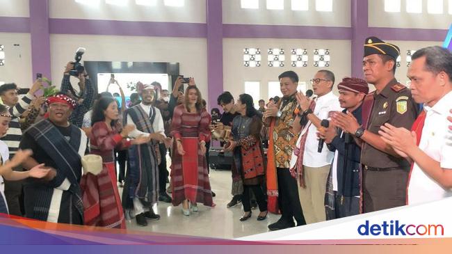 Ditantang Nyanyi Sinanggar Tulo, Sandiaga Uno: Lagu Wajib Saya Waktu SD