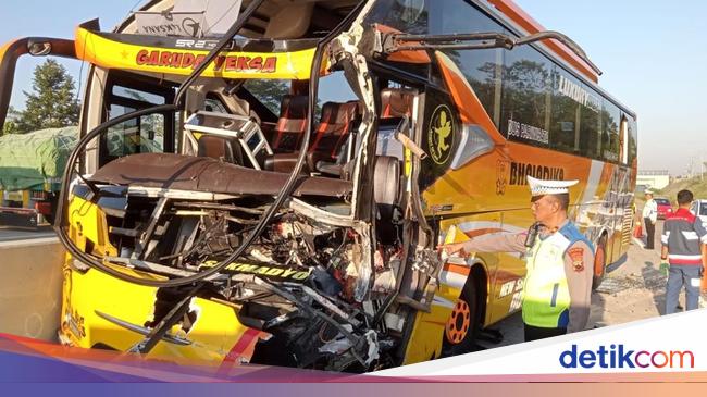 Kecelakaan di Tol Batang-Semarang: Kronologi hingga Identitas Korban
