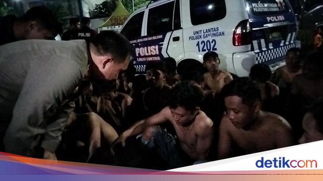 Polisi Amankan Konvoi Pesilat Mabuk di Batas Kota Surabaya