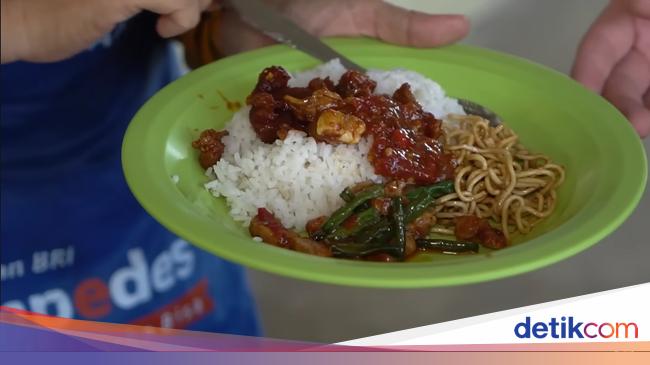 Wow! Makan Nasi Rames di Warung Ini Cuma Bayar Rp 3.000 Wow! Makan Nasi Rames di Warung Ini Cuma Bayar Rp 3.000