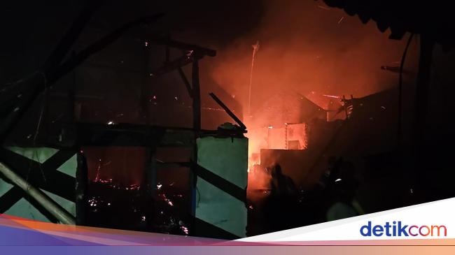 9 Rumah di Jember Ludes Terbakar dalam Semalam, Kerugian Ditaksir Rp 500 Juta