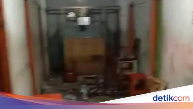 Viral Emak-emak Gerebek Basecamp Narkoba, Temukan Bong Sabu-Gepokan Duit