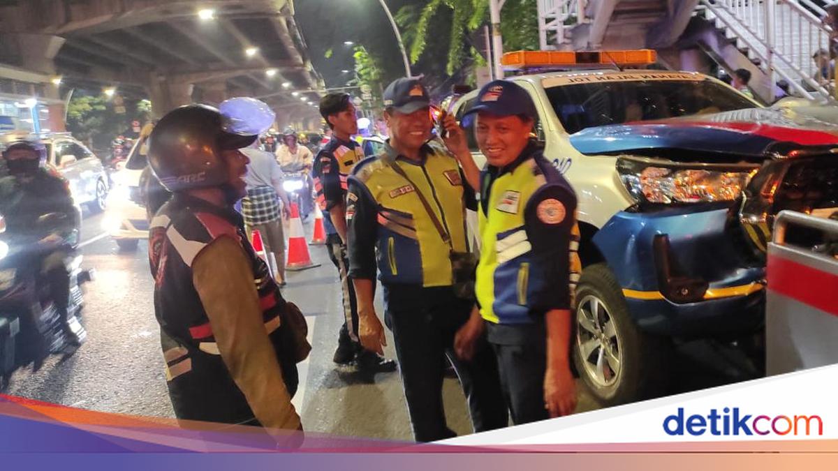 Wanita Diduga ODGJ Heboh Bawa Kabur Mobil Patroli di Tol Jaktim