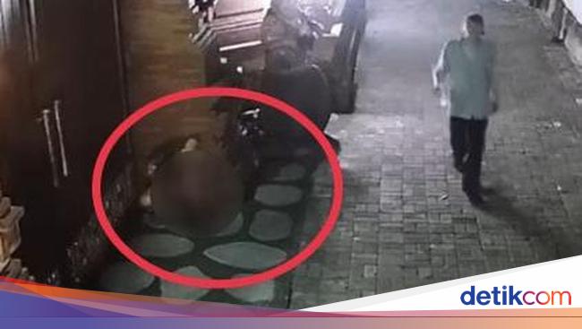 Kronologi Bule Cewek Kencing Sembarangan Di Rumah Warga Bali