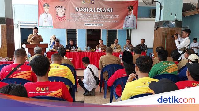 Sosialisasi di Desa Laban, Bupati Gresik Ungkap Ciri-ciri Rokok Ilegal