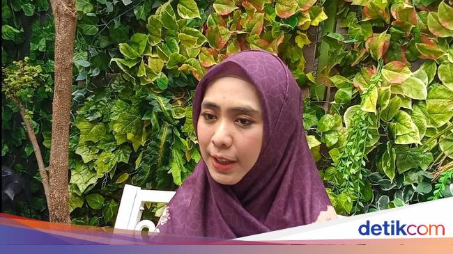 Sempat Dirawat di ICU, Ibu Ria Ricis Kini Jalani Wisuda Penghafal Al-Qur'an