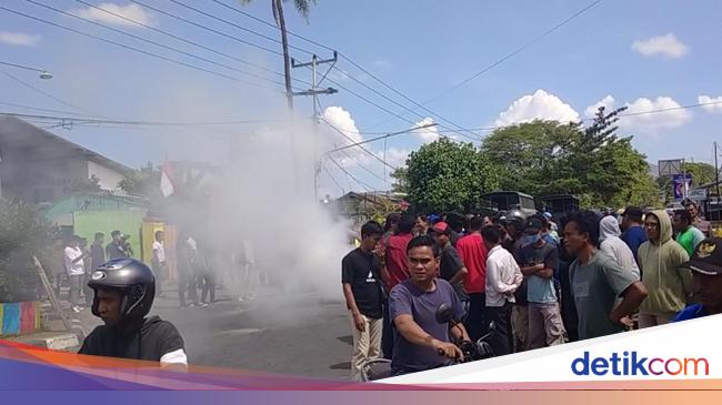 Kecelakaan Tewaskan 1 Keluarga, Warga Ricuh-Minta Ganti Rugi Rp 3 Miliar