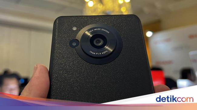 Harga dan Spesifikasi Sharp Aquos R7S