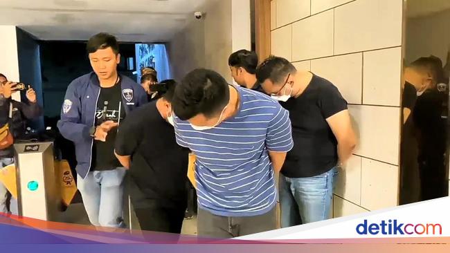 3 Petugas Imigrasi Tersangka TPPO Tiba di Jakarta, Ini Penampakannya