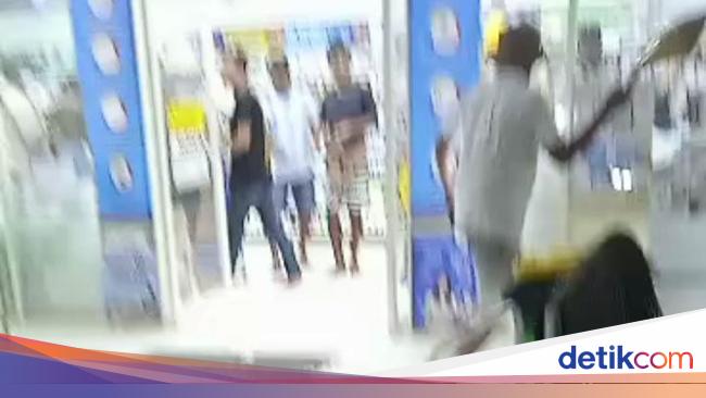 Viral Anggota DPRD Halmahera Tengah Ngamuk di Minimarket, Pengunjung ...