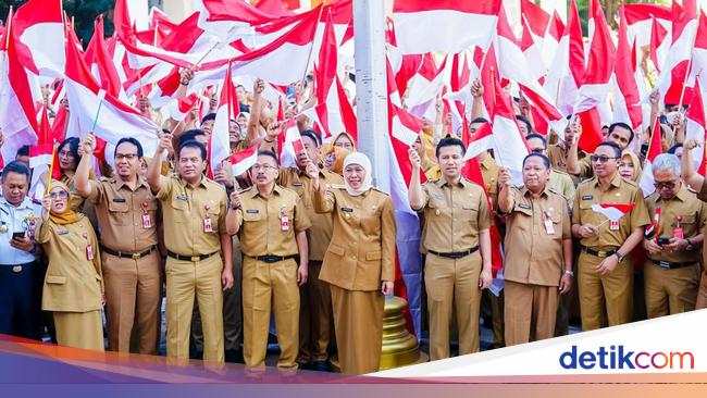 Gubernur Khofifah Ajak Kibarkan Bendera Merah Putih Serentak Mulai Besok