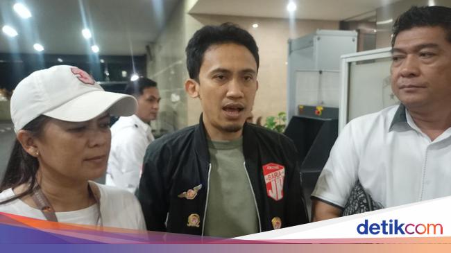 Bareskrim Tolak Laporan Relawan soal Dugaan Rocky Gerung Hina Jokowi Bareskrim Tolak Laporan Relawan soal Dugaan Rocky Gerung Hina Jokowi