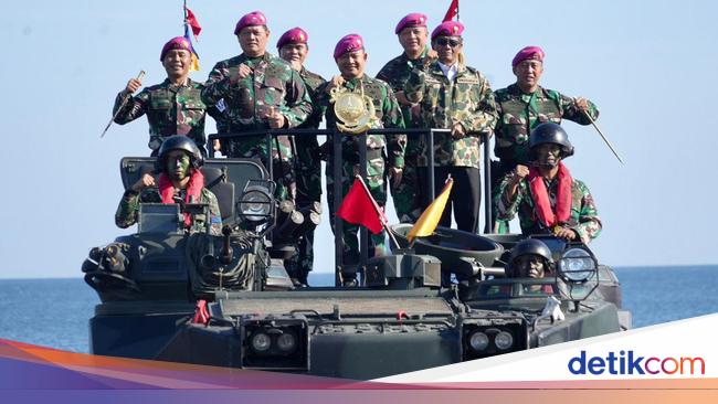 Mahfud Pantau Latihan 3 Matra TNI: Insyaallah Negara Dijaga dengan Baik
