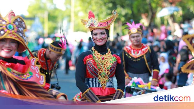 Klaten Lurik Carnival Jadi Ajang Promosi UMKM-Dorong Kreasi Desainer Klaten Lurik Carnival Jadi Ajang Promosi UMKM-Dorong Kreasi Desainer