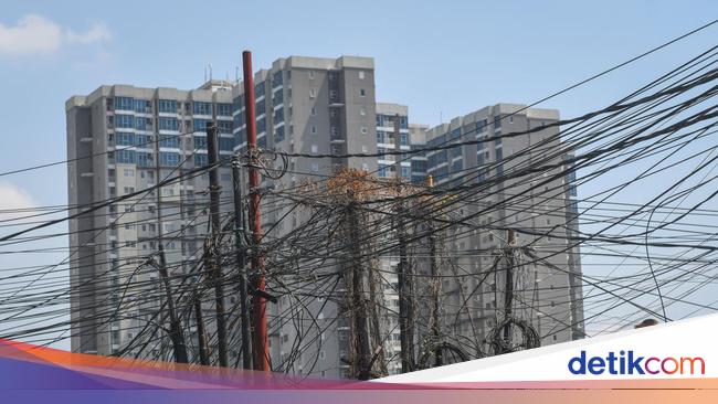 Potret Kabel Kusut Semrawut di Jakarta yang Mau 'Dimusnahkan'