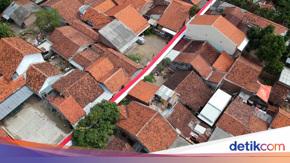 Foto-foto Bendera Merah Putih 150 Meter Berkibar di Tegal