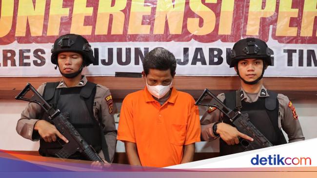 Kamuflase Alex Melayat Tetangga yang Dibunuhnya Usai Kepergok Merampok Kamuflase Alex Melayat Tetangga yang Dibunuhnya Usai Kepergok Merampok