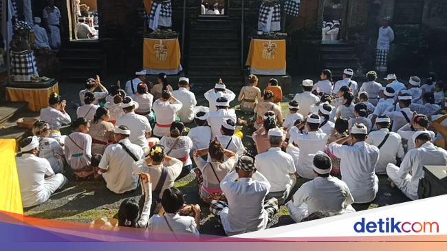 Ini Mantram Puja Tri Sandya yang Terdengar Saat Ustaz Adi Hidayat Ceramah