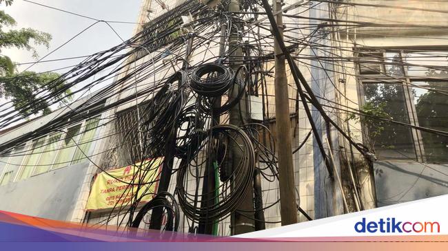 Masih Banyak Kabel Semrawut di Tendean hingga Mampang