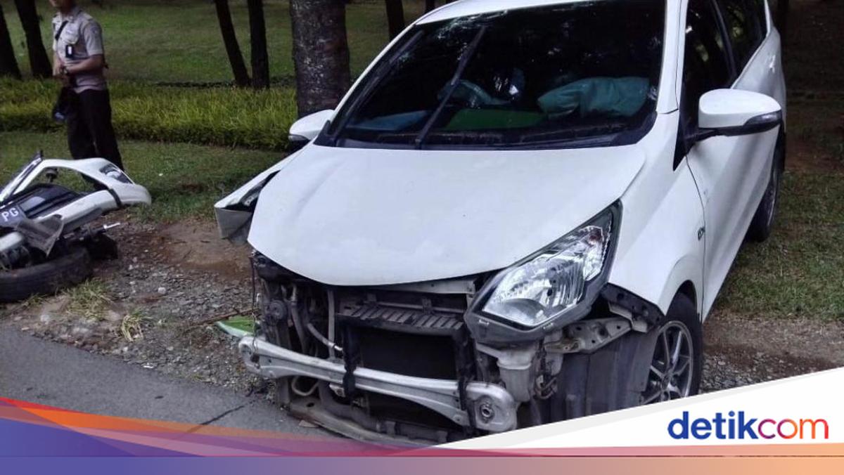 Mobil Tabrak Pohon di Sentul Bogor, Sopir Dilarikan ke RS