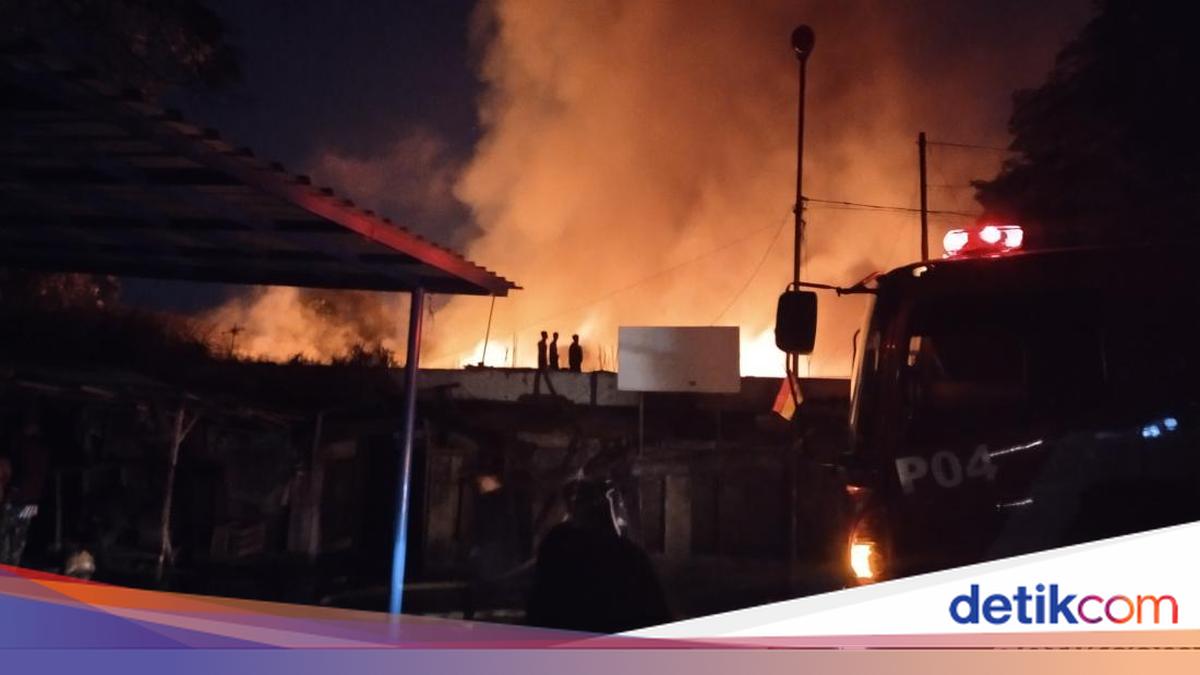 Polisi Selidiki Penyebab Kebakaran Pasar Sadang Serang Bandung