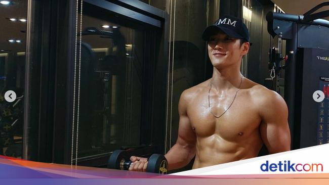 7 Foto Ahn Bo Hyun, Pacar Jisoo BLACKPINK, Disorot Sixpack Pernah Jadi Kuli