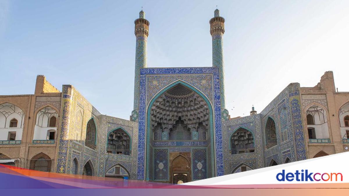 Potret Arsitektur Islam Persia Abad 17 di Masjid Shah Isfahan Iran