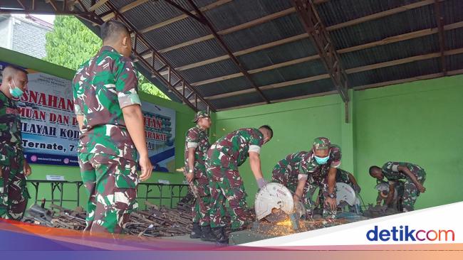 TNI Musnahkan 483 Senjata Api Rakitan Sisa Perang Dunia II di Maluku Utara