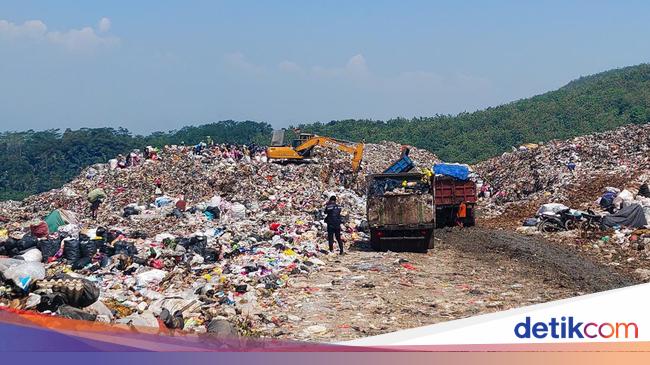 Ridwan Kamil Terjunkan Tim Selidiki Pencemaran Air Lindi TPA Sarimukti Ridwan Kamil Terjunkan Tim Selidiki Pencemaran Air Lindi TPA Sarimukti