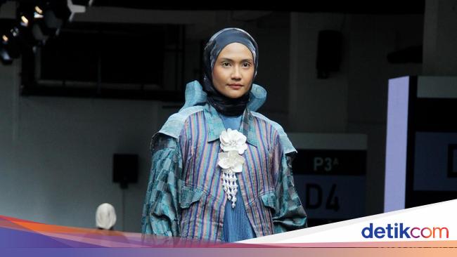 Foto: 8 Koleksi Busana Muslim Ria Miranda, Hadirkan Sentuhan Tenun Garut