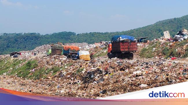 Sanksi KLHK Bikin Pembuangan Sampah Cimahi ke TPA Sarimukti Dibatasi