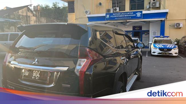 Pengemudi Pajero DD 904 Ugal-ugalan di Jalan Raya Makassar Ditangkap! Pengemudi Pajero DD 904 Ugal-ugalan di Jalan Raya Makassar Ditangkap!