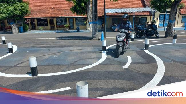 Senangnya Pemohon SIM C Bojonegoro Lulus Ujian Praktik Berkat Lintasan S Senangnya Pemohon SIM C Bojonegoro Lulus Ujian Praktik Berkat Lintasan S
