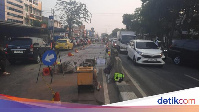 Jatiwaringin Macet, Pengendara Keluhkan Perbaikan Jalan di Jam Berangkat Kerja