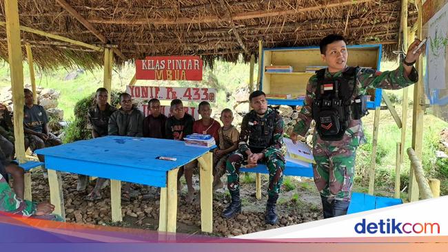 Satgas Yonif PR 433/JS Adakan Kelas Pintar di Mbua Papua