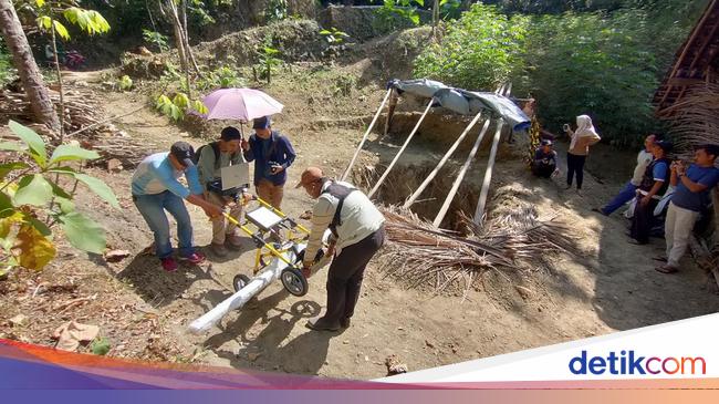 Hasil Pemeriksaan Lubang Misterius di Kalibawang, Kedalaman Capai 50 Meter