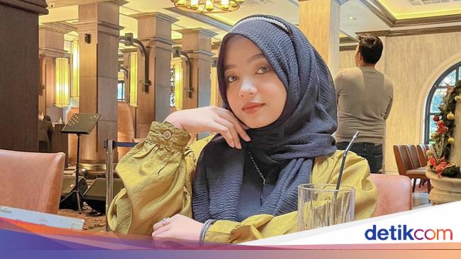 Fakta-fakta Oklin Fia Jilat Es Krim Dipolisikan Terkait Asusila