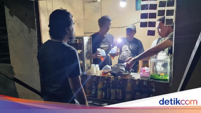 Polisi Razia Miras di Warung Kelontong Bogor, 189 Botol Ciu Disita