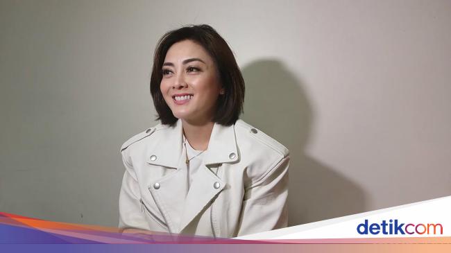 Curhatan Dhena Devanka Jadi Single Mom: Semua Dilakukan Sendiri