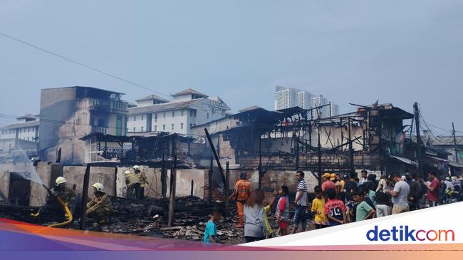 Penampakan Rumah di Penjaringan Jakut Hangus Terbakar, Kini Api Sudah Padam
