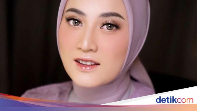 Cerita Pendiri Brand Hijab Zyta Delia, Sukses Berawal dari Jualan di Bazar